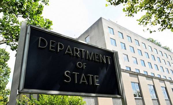 Trump retira a 30 embajadores y otros diplomáticos de carrera para ...