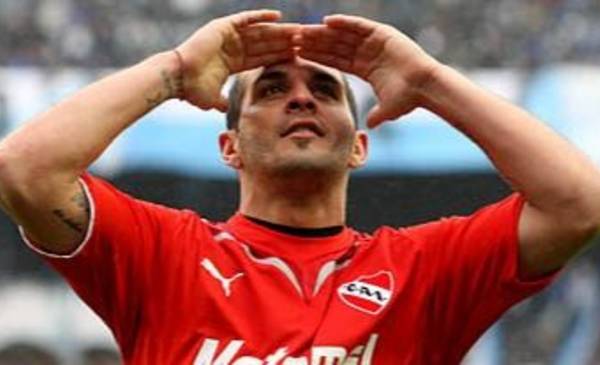 Un ex futbolista de Independiente protagonizó una violenta pelea en un ...